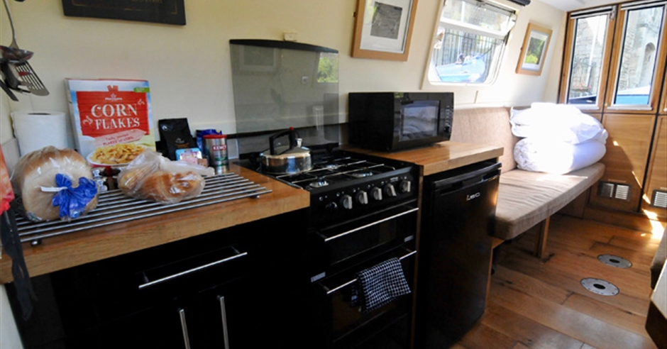 Bath Narrowboats - Alternative Accommodation in Bath, Central Bath ...