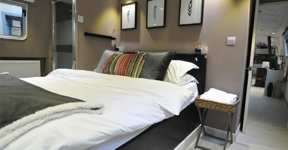 Bath Narrowboats - Alternative Accommodation in Bath, Central Bath ...