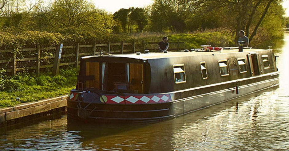 Bath Narrowboats - Topsy - Alternative Accommodation in Bath, Central ...