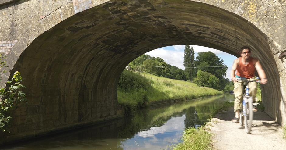 Kennet and Avon Canal Path - Visit Bath